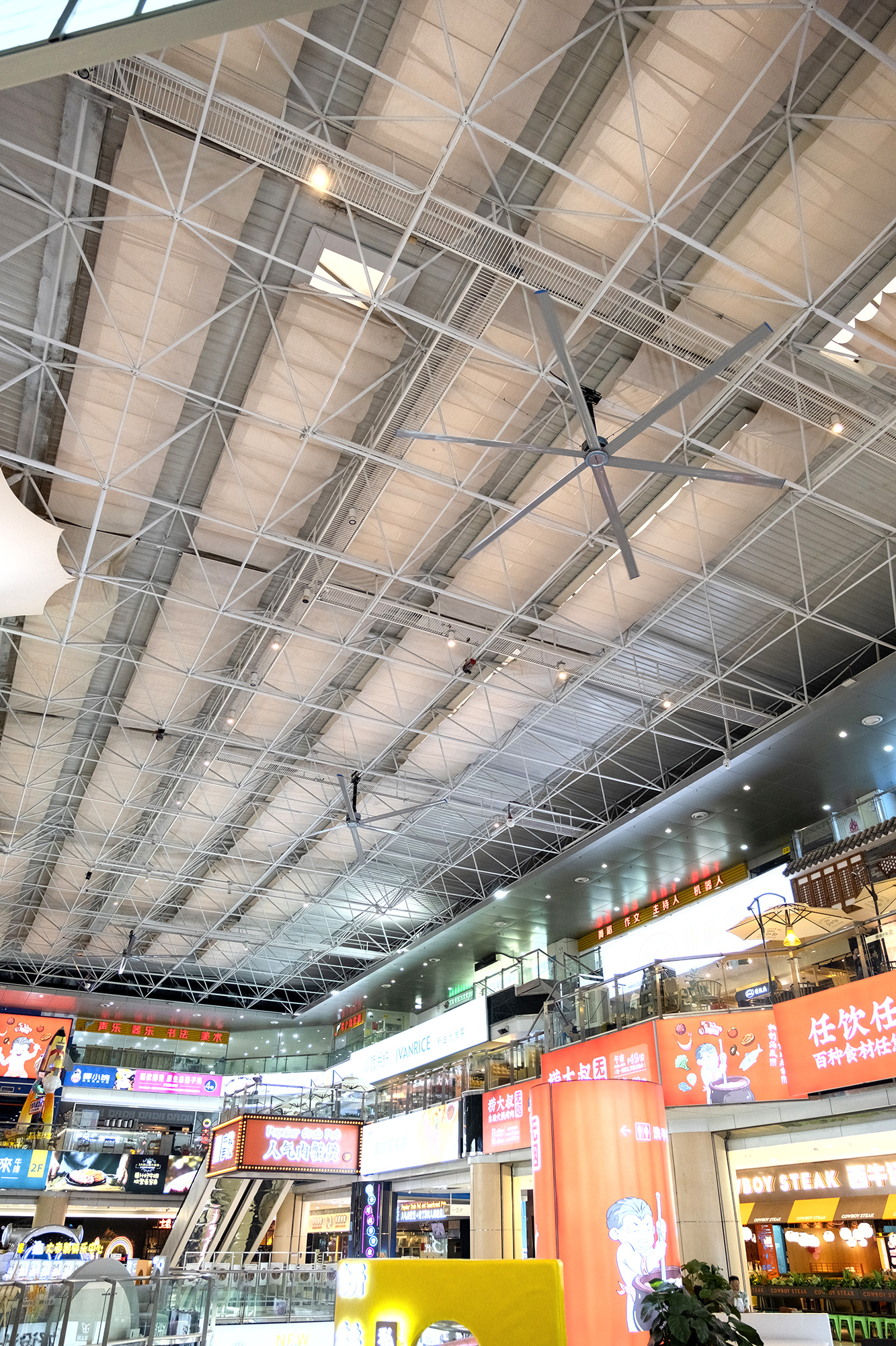 Why Restaurants Need Industrial Ceiling Fans for Better Ventilation ...
